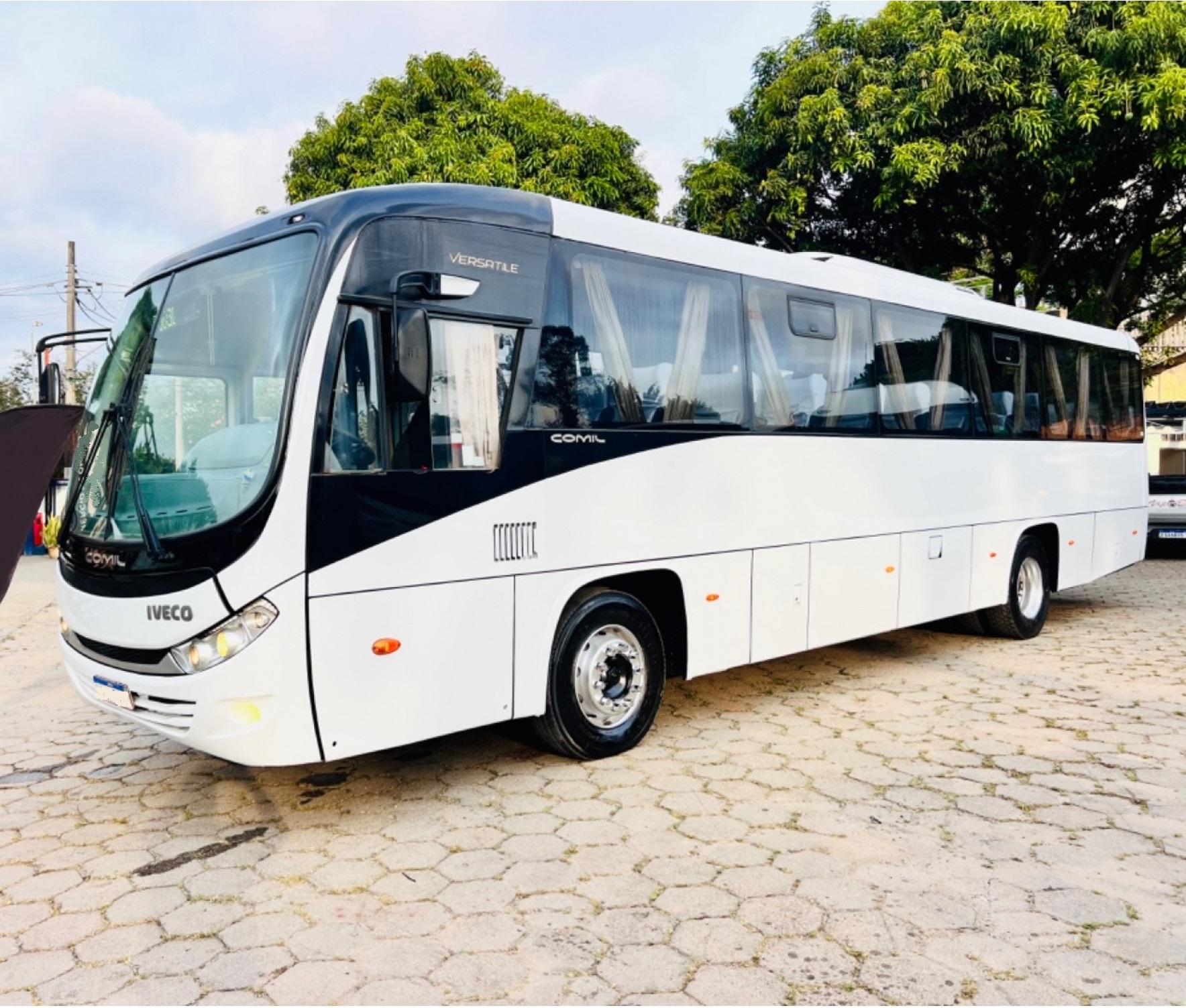 COMIL VERSATILE GOLD ANO 2022/2023 | MOTOR IVECO 170S28 | 44 LUGARES ...